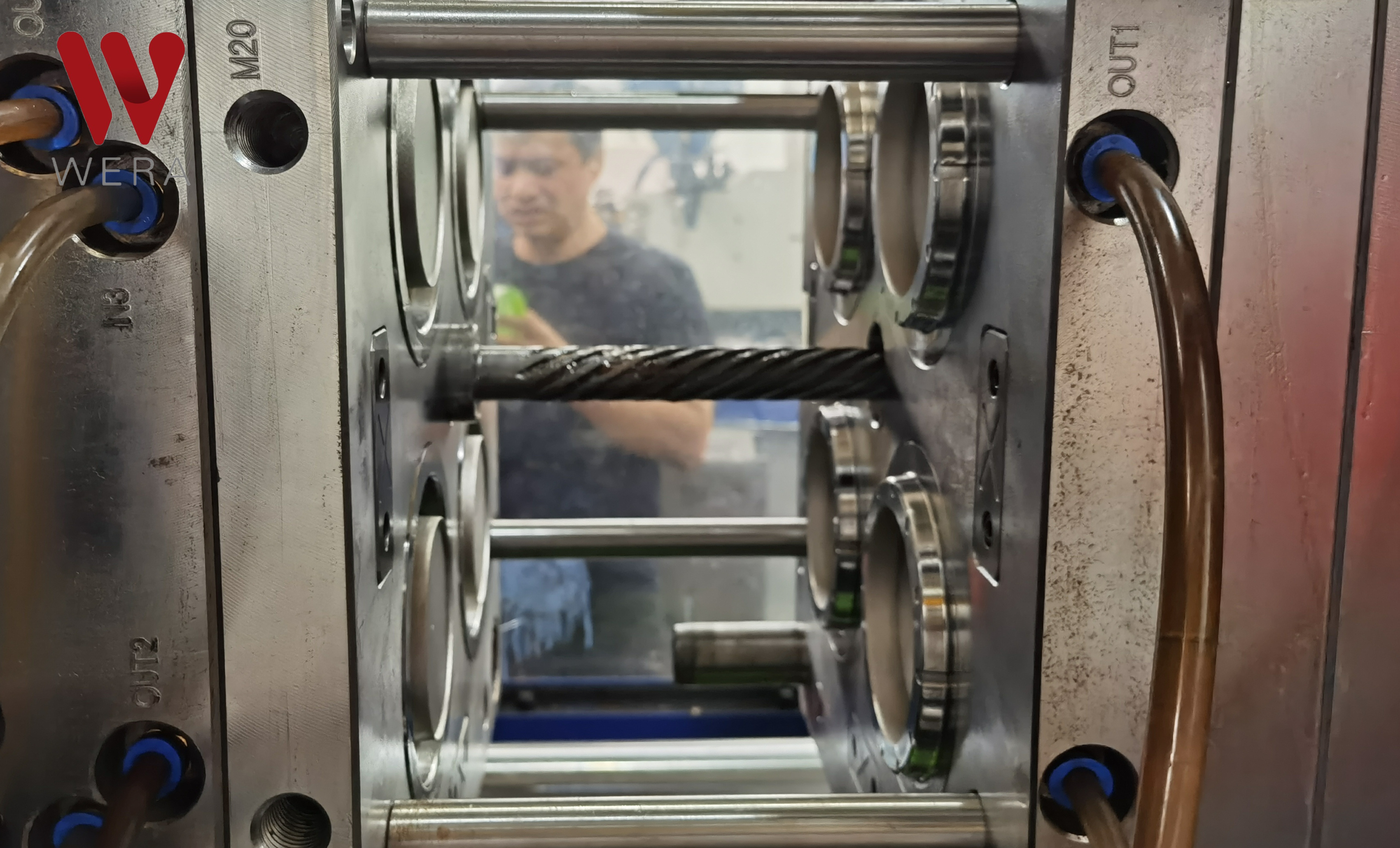 unscrewing mold structure – MOLD DESIGN & MANUFACTURE